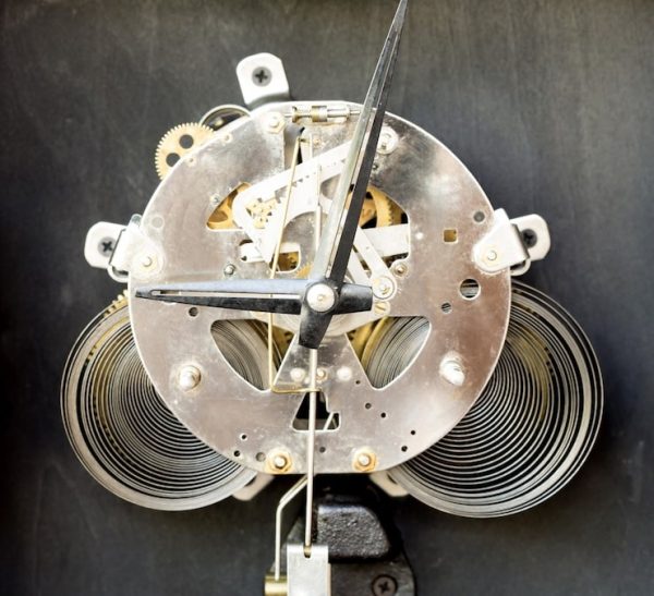 How to Clean a Mechanical Clock Movement (Step-by-Step Guide) - Sofly