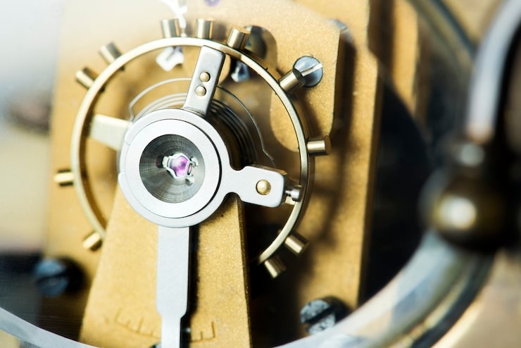 How to Clean a Mechanical Clock Movement (Step-by-Step Guide) - Sofly